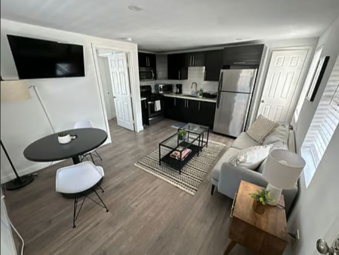 Comfortable Stay in the Beautiful Heights Area – Short Term Rentals